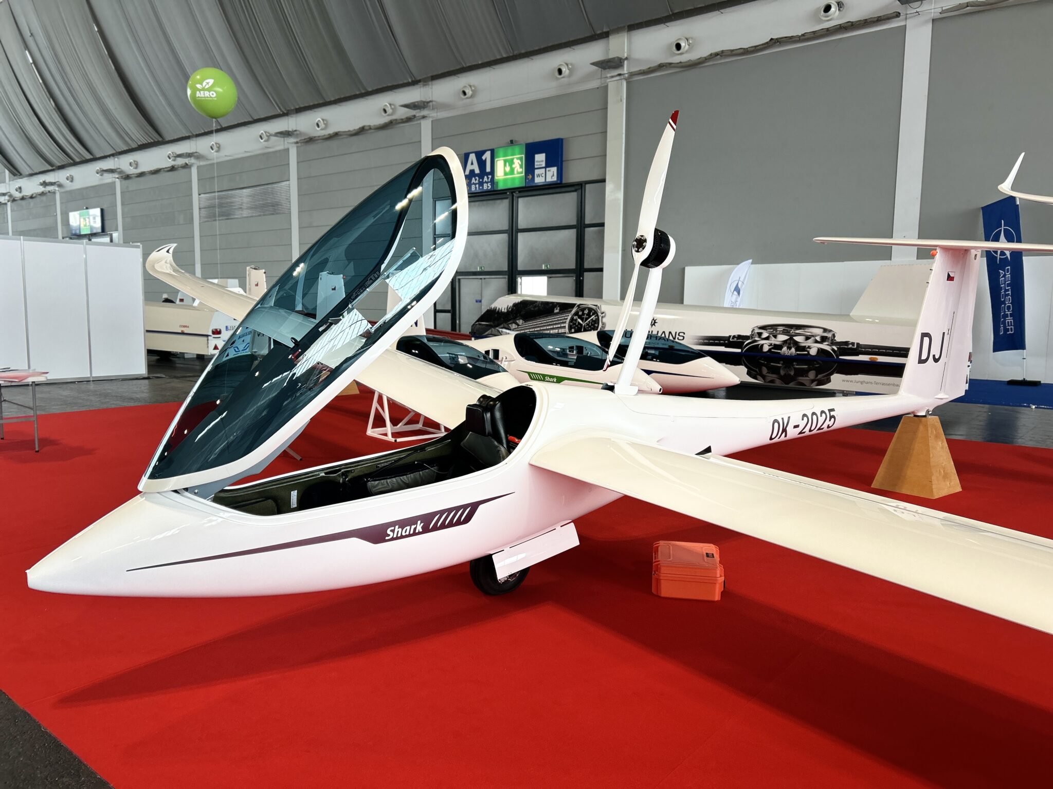 GO ELECTRIC, GO SHARK RES! - HpH Sailplanes